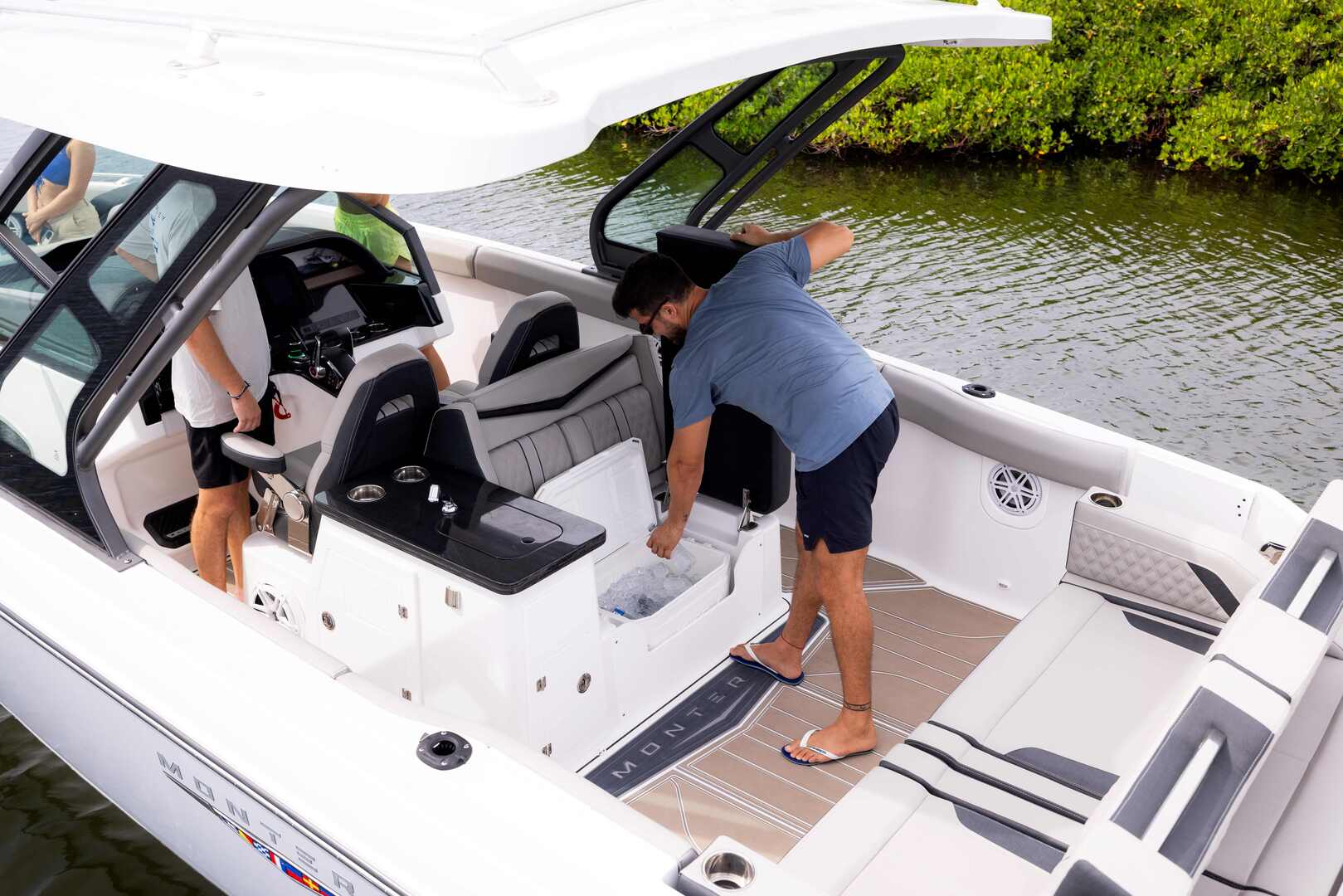 ELITE 30 OB 2025 | Monterey Boats